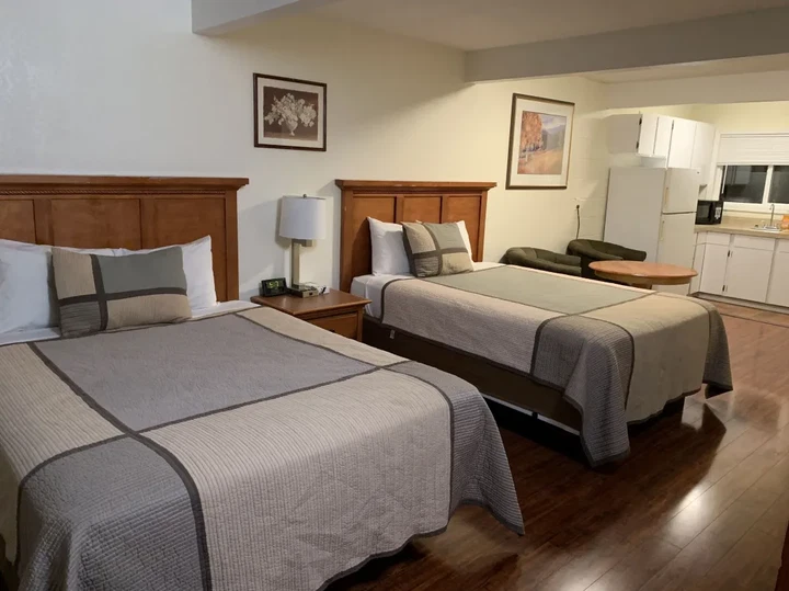 Townhouse Inn & Suites - Klamath Falls, OR