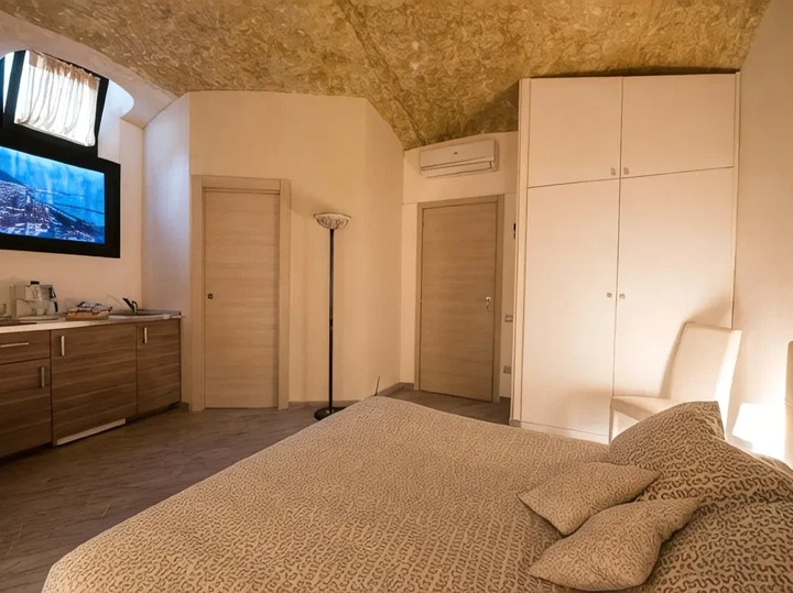 Petros Room Camere - Salerne