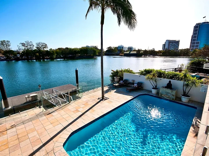 Surfers Paradise Escape - Surfers Paradise