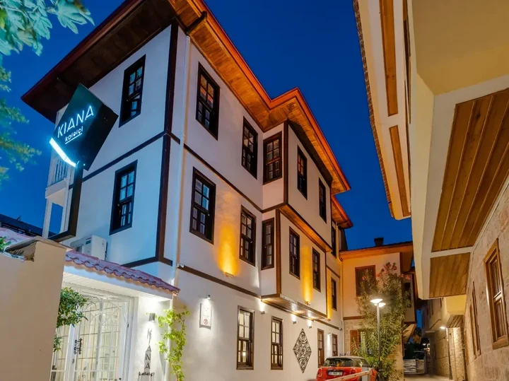 Kiana Kalei̇çi̇ - Antalya