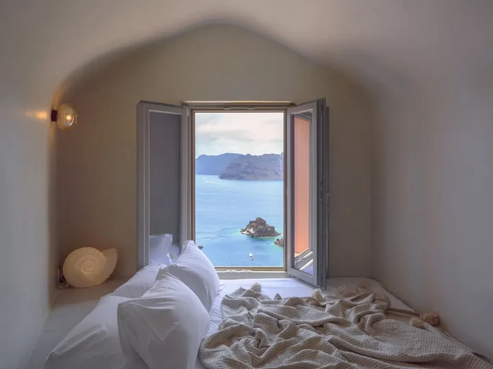 Oia Waves By Sv - Oia