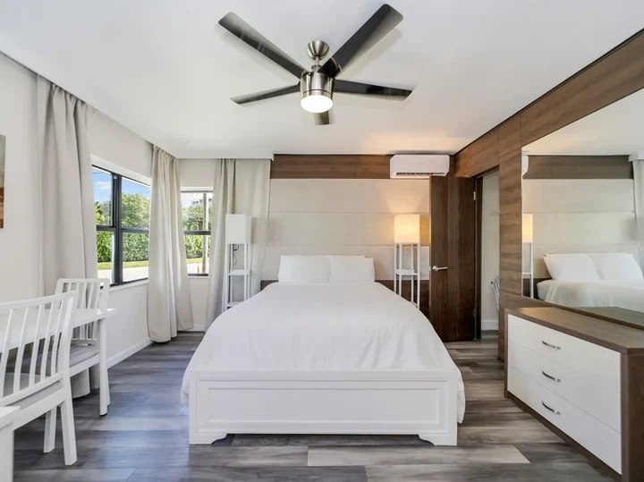 Deco Boutique Hotel - Davie, FL