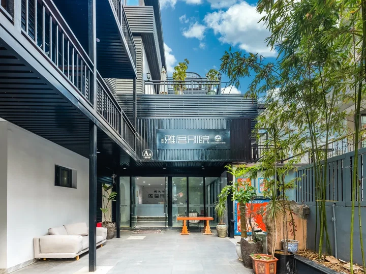 Yacuo Bieyuan Hostel -