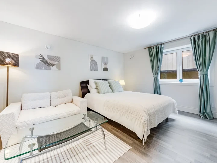 Calm Private Contemporary 1br Unit | Free Parking | Burnaby - バーナビー