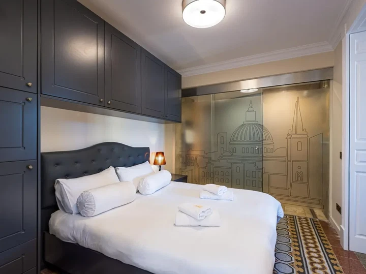 Independence Olive- 1 Bedroom - Square Sea View - Valletta
