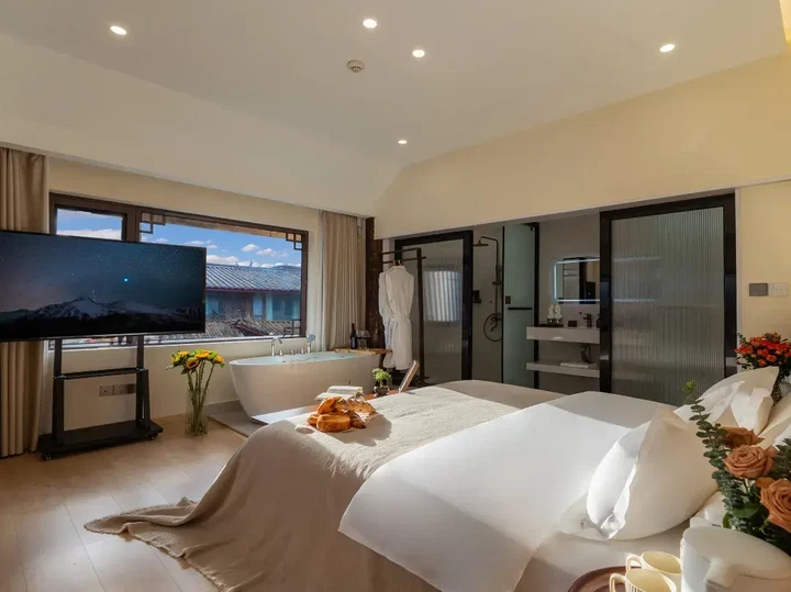 Welcome To Warmlyn - Design Aesthetics · Smart Travel Accommodation - 