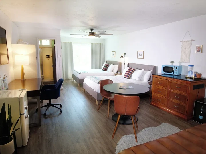 Sierra Blue Hotel & Swim Club - Big Bear City, CA