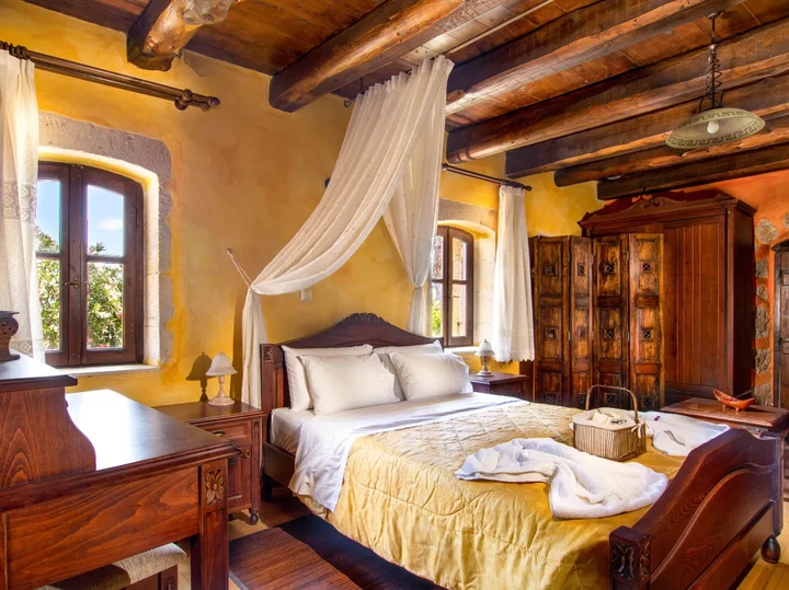 65 Sqm One Bedroom Maisonette With Roof Access And Valet. Mountain And Sea View - Crete