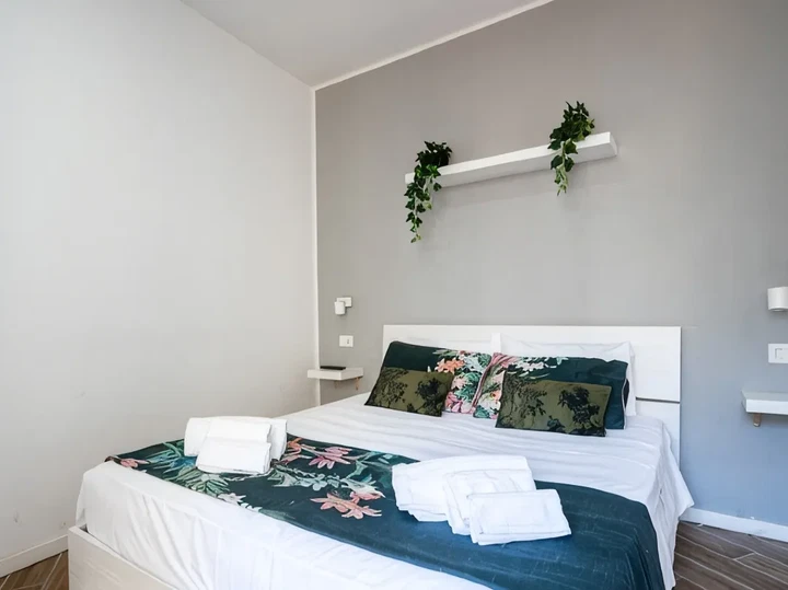 Standard · Private Kitchen & Bath · Centrale - Naples