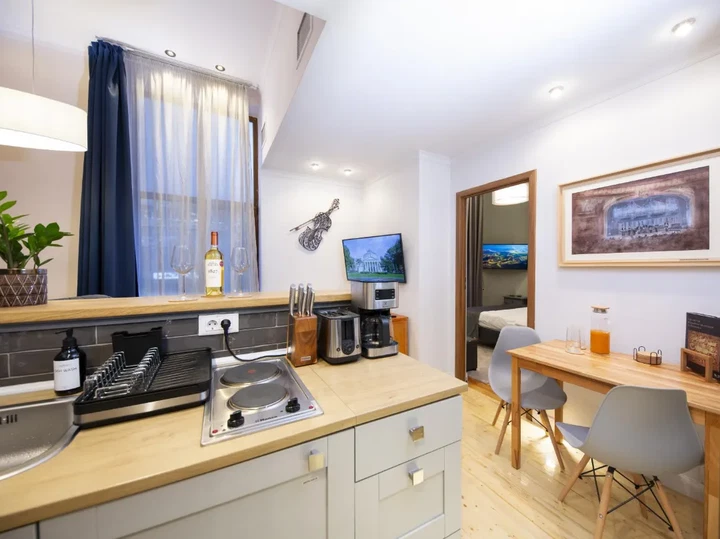 Cozy 1br Athenaeum | Central | Balcony Views - Bucharest