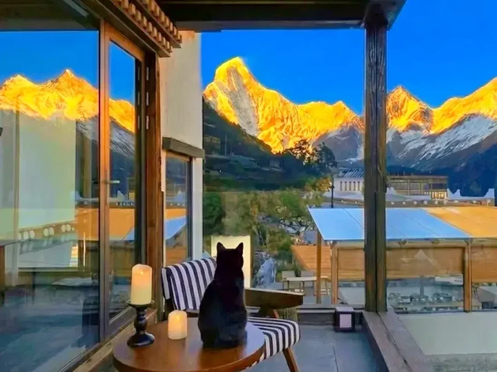Snow Golden | Sunlight Golden Mountain View Resort And Vacation Home - Lijiang