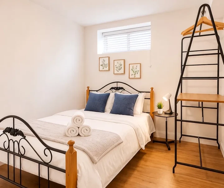 Cozy Private Two‑bed Space, Minutes From Metrotown - バーナビー