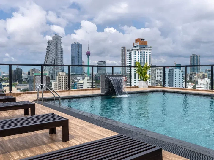 Pendennis Fern - Luxury 4 Bedroom Colpetty Home: Roof Jacuzzi Pool - Colombo