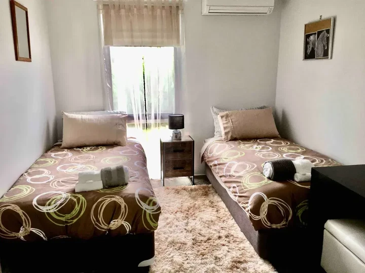 2 Bedroom Private Unit With Enclosed Back Yard - Bairnsdale