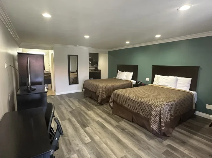 Garden Inn And Suites Glendora - Azusa, CA