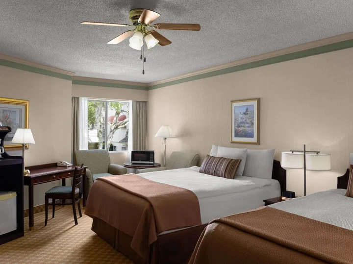 Royal Scot Hotel & Suites - Victoria, Canada