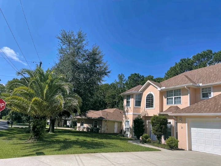 Beautiful Pool Home Near The I95 Exit 284 - Palm Coast, FL