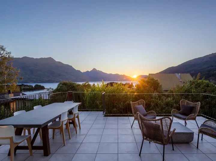 Lakeview Paradise: 3br, Hot Tub, Bbq, Garden - Queenstown