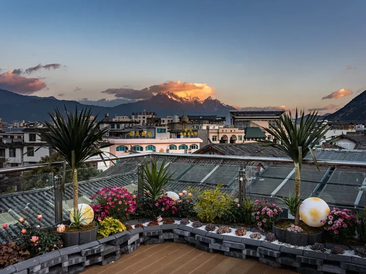 Old Town Of Lijiang Big Waterwheel · Yimeng Chenfeng Rizhao Jinshan Snow Mountain Scenic Inn - Lijiang