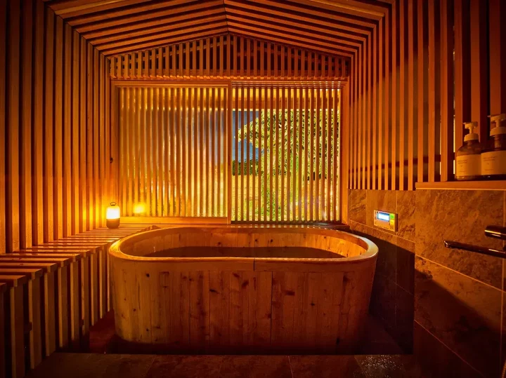 Tetsu-juro （Former Ogunis Residence） ,  Himeji Castles Back Parlor-like"400-year-old Inn" - Himeji