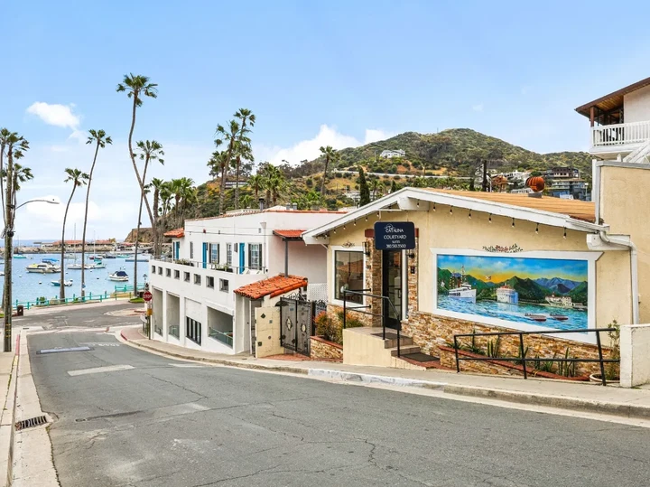 Catalina Courtyard Suites - Santa Catalina Island, CA