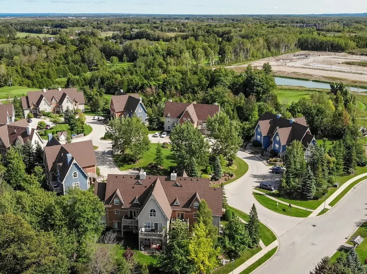 Historic Snowbridge Townhomes - Collingwood