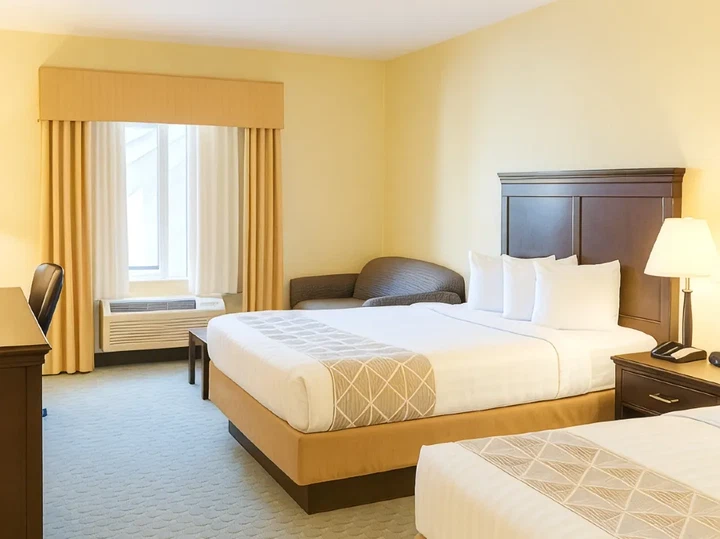 Ambassador Inn & Suites Tuscaloosa - Tuscaloosa, AL
