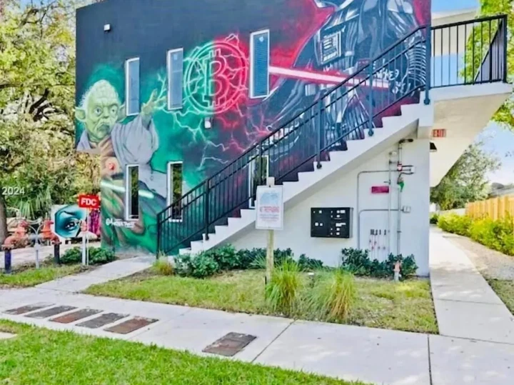Atrium Hostel Design District - Miami Gardens, FL