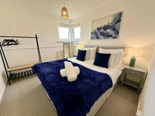 2-bed Maisonette With Parking - Milton Keynes