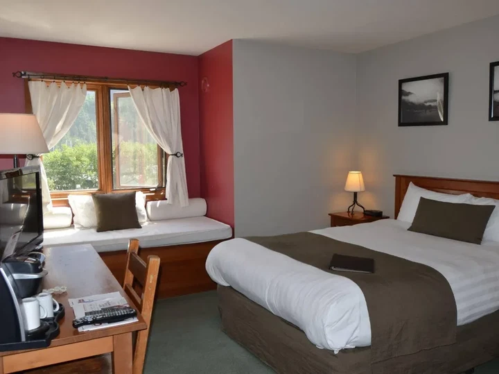 Howe Sound Inn & Brewing Company - Squamish