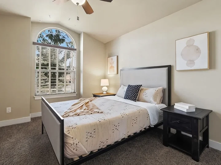 Modern 4br W/ Hot Tub - Fire Pit - Stylish Stay - Meridian, ID
