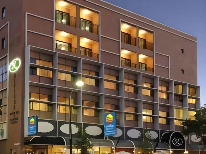 Adelaide Riviera Hotel - Adelaide