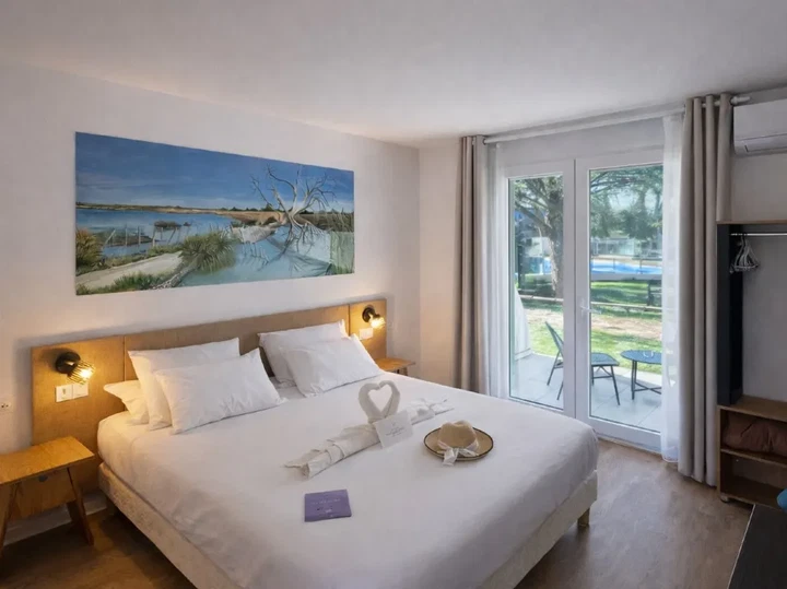 Artemia Hôtel - Saint-Laurent-d'Aigouze