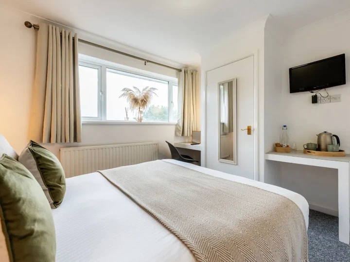 Inn For All Seasons - Redruth