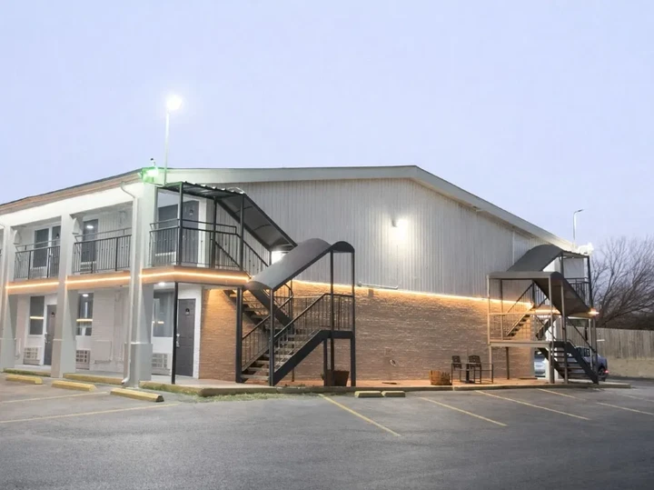 R Nite Star Inn And Suites -Home Of The Cowboys & Rangers - Euless, TX