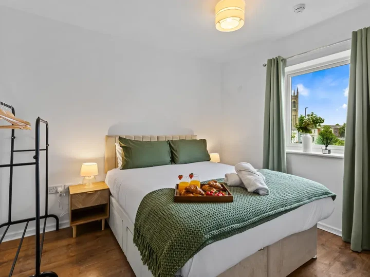 Stylish Central Warrington Stay | Free Parking - Warrington
