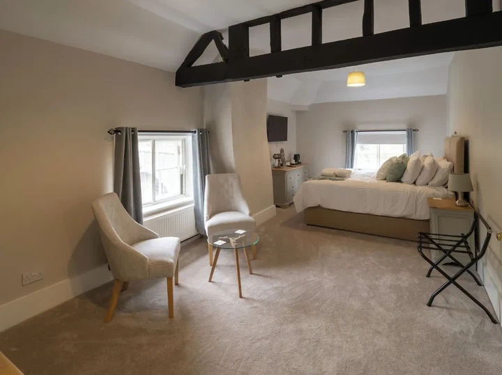 Viaduct Guest House - 特爾福德