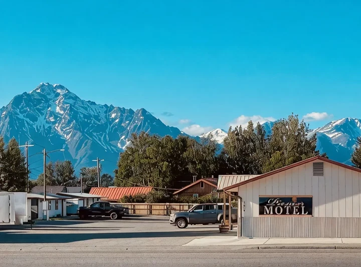The Pioneer Motel - Palmer, AK