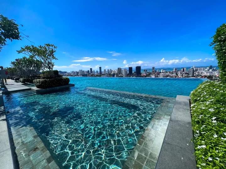 Georgetown Beacon Executive Suite 9-10pax | Amazing Skypool - Penang
