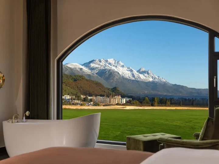 Shuhe Old Town Linqiguyin Panoramic Snow View Hotel And Gallery - Lijiang