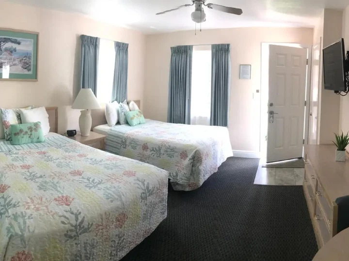 Carlton House Motel And Suites - Saint Pete Beach, FL