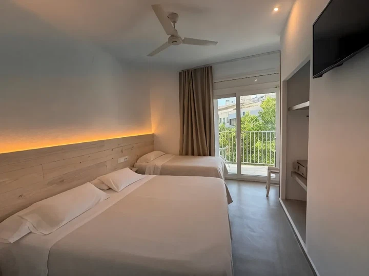Hostal Rom Familiar - Costa Brava