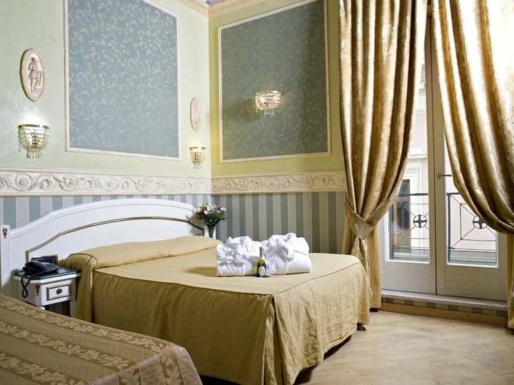 Upper View Suite - Rome