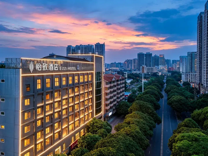 Mehood Ezzi Hotel - 난닝 시