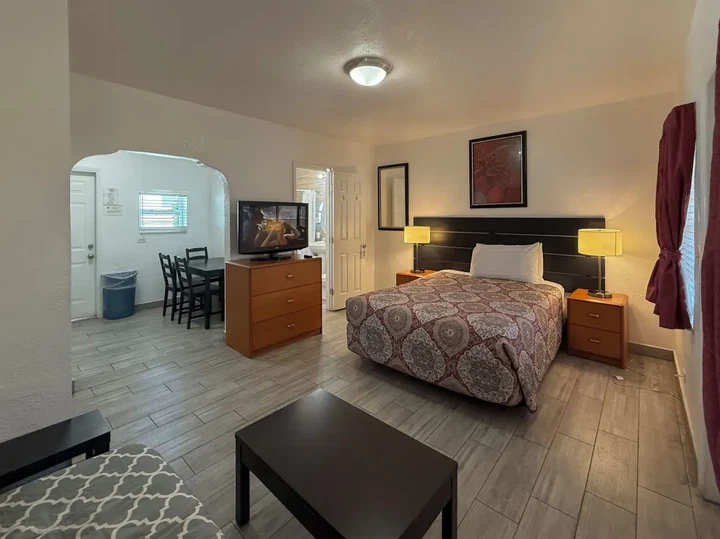 Richard's Motel Extended Stay - Fort Lauderdale, FL