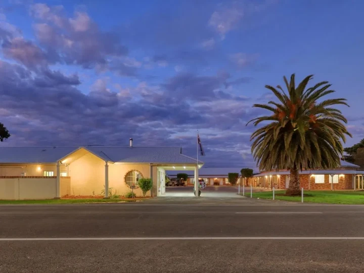 Country Gardens Motor Inn - New South Wales