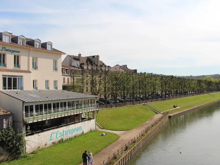 Hotel Restaurant L'esturgeon. - Saint-Germain-en-Laye