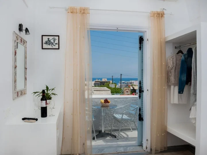 Join Us Low Cost Rooms - Santorini