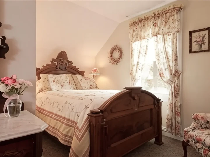 Alpine Haus Bed & Breakfast Inn - Hudson Valley, NY