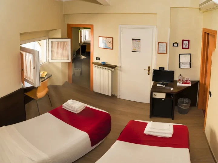 Hotel Cairoli - Genoa